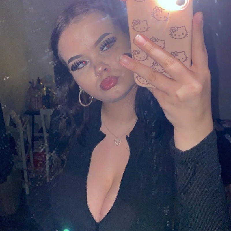 𝑆𝑜𝑓𝑖𝑎 💋🪼 (@sofia.vedenpaa) | Snapchat Stories, Spotlight & Lenses