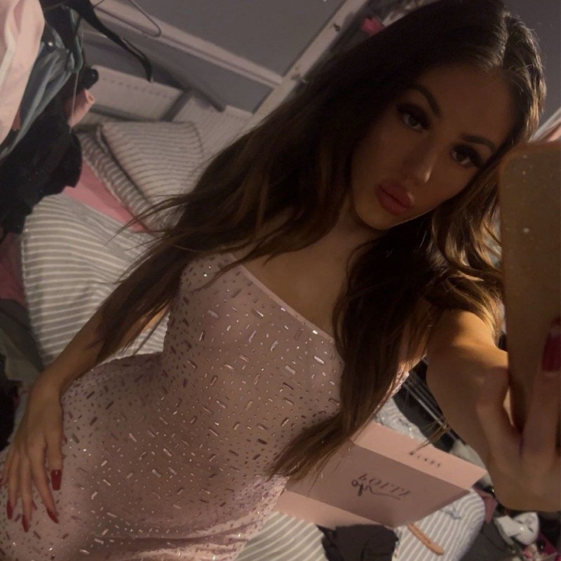 Sofia (@sofia_yeroxx) | Snapchat Stories, Spotlight & Lenses