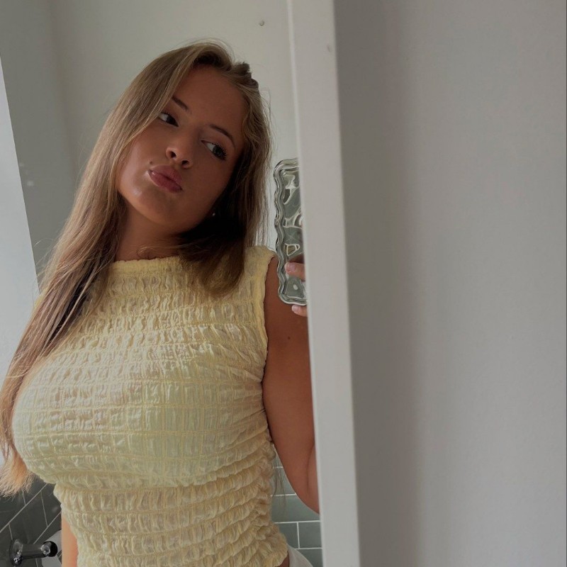 sofia (@sofiamrgu) | Snapchat Stories, Spotlight & Lenses