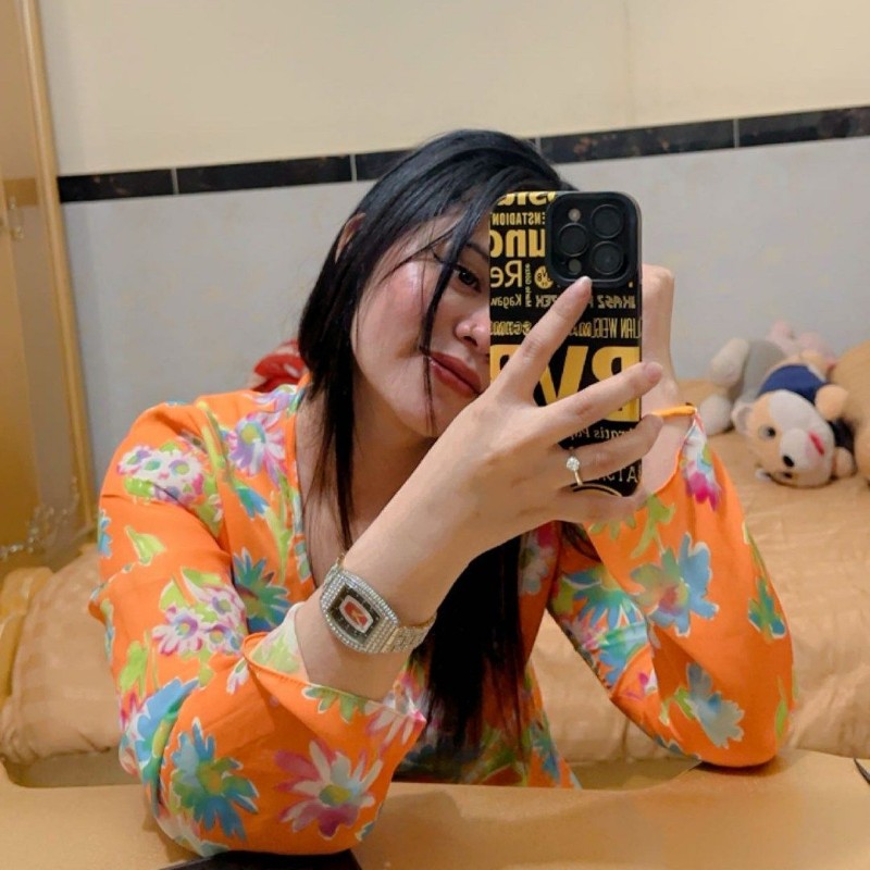 Sofi (@sophy_roeun) | Snapchat Stories, Spotlight & Lenses