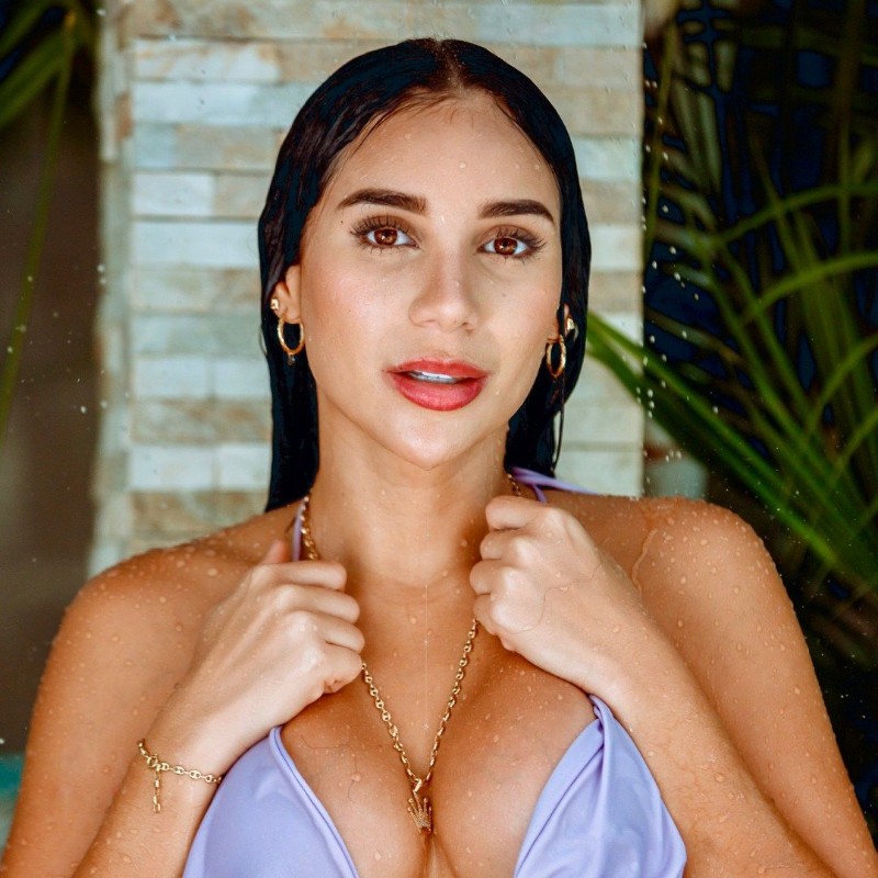 Shirly Novoa (@soyshirlynovoa) | Snapchat Stories, Spotlight & Lenses