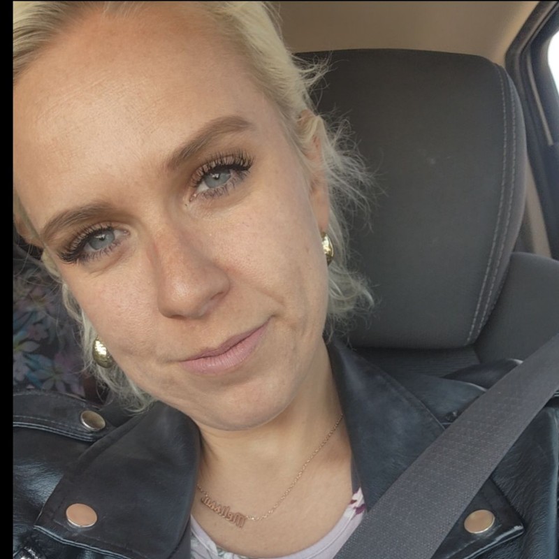 Melissa Mosbey (@stayweird1990) | Snapchat Stories, Spotlight & Lenses