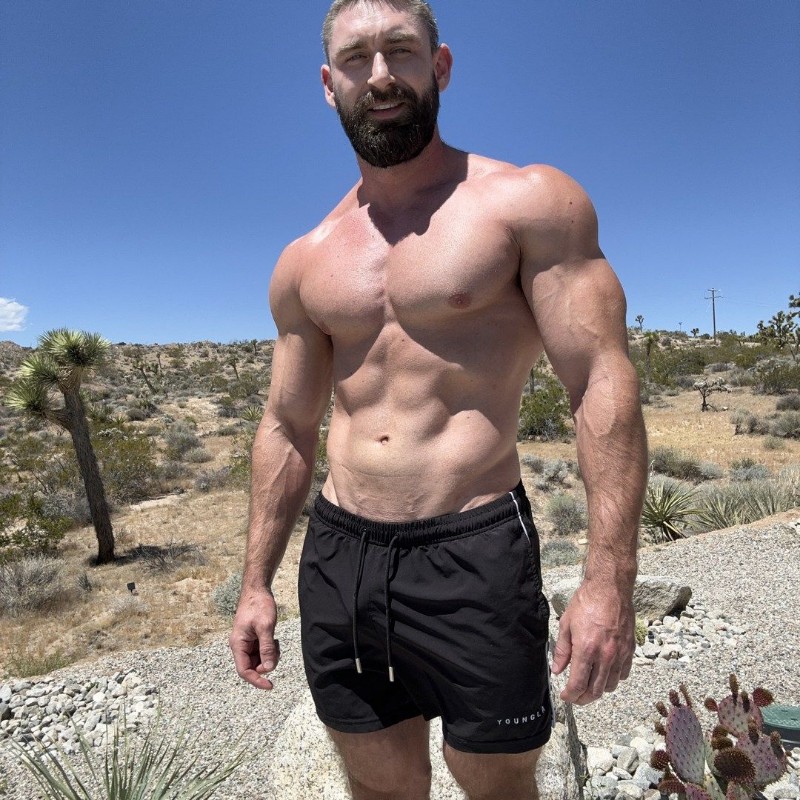 Steve (@stevegymbro) | Snapchat Stories, Spotlight & Lenses