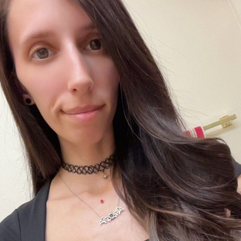 Niki Moore (@stringsnwires) | Snapchat Stories, Spotlight & Lenses