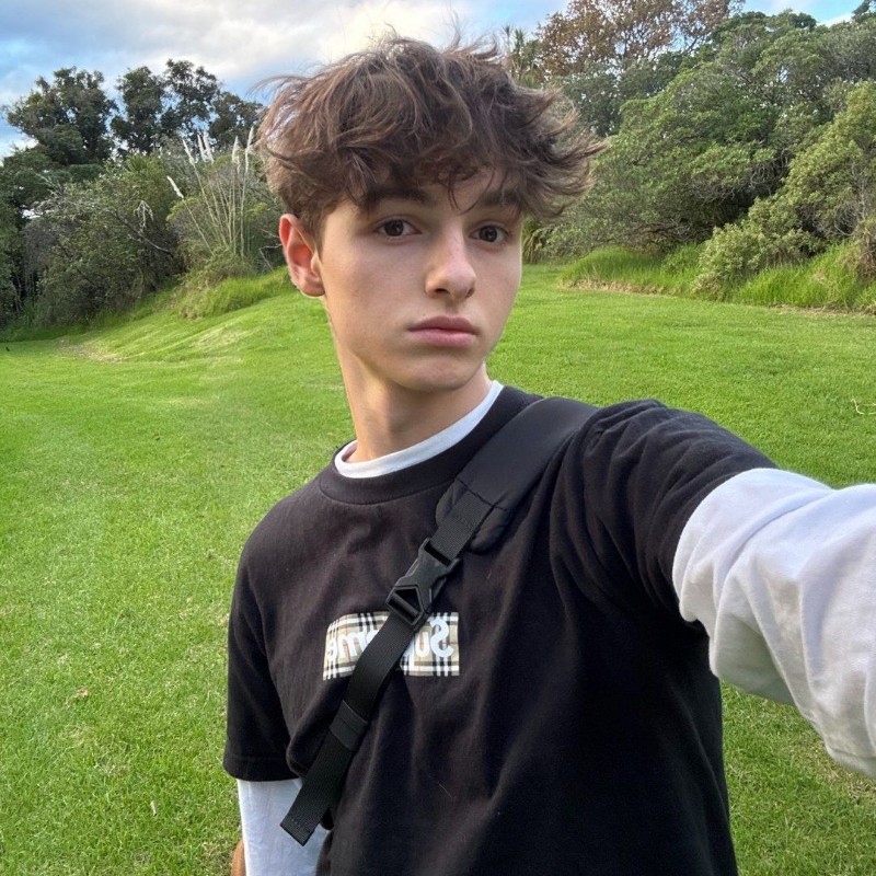 Sven Rubenbauer (@svenandandy) | Snapchat Stories, Spotlight & Lenses