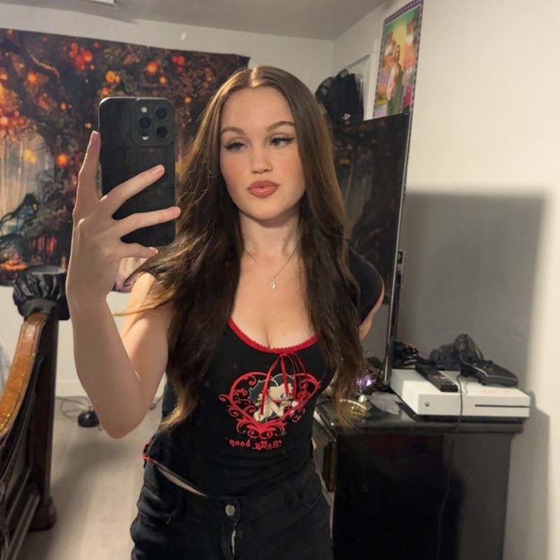 sydney hall (@sydneyhall77) | Snapchat Stories, Spotlight & Lenses