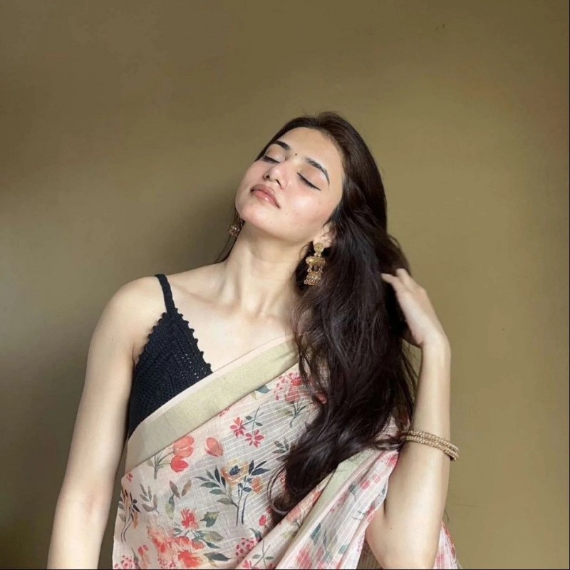 Tanvi Dixit (@tanvi.dixitt) | Snapchat Stories, Spotlight & Lenses