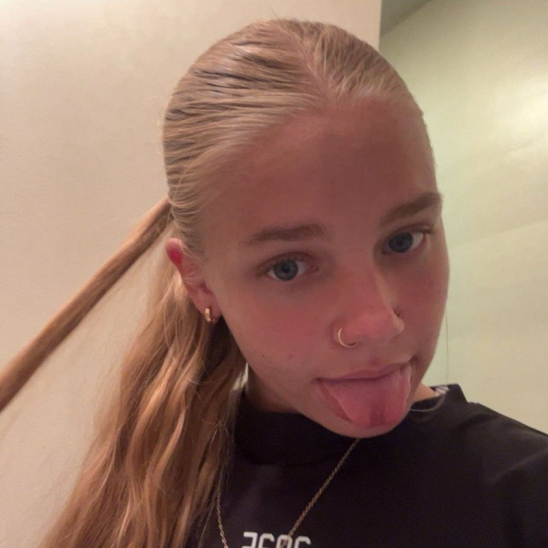 taylor😋 (@taylor.roan) | Snapchat Stories, Spotlight & Lenses