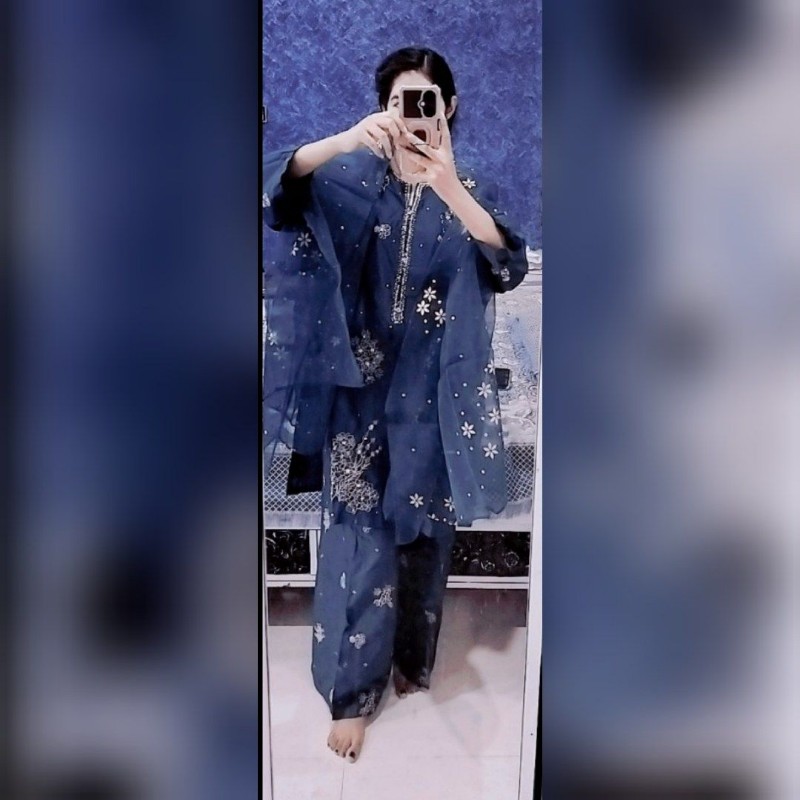 Tee Bee (@teebeebumblebee) | Snapchat Stories, Spotlight & Lenses