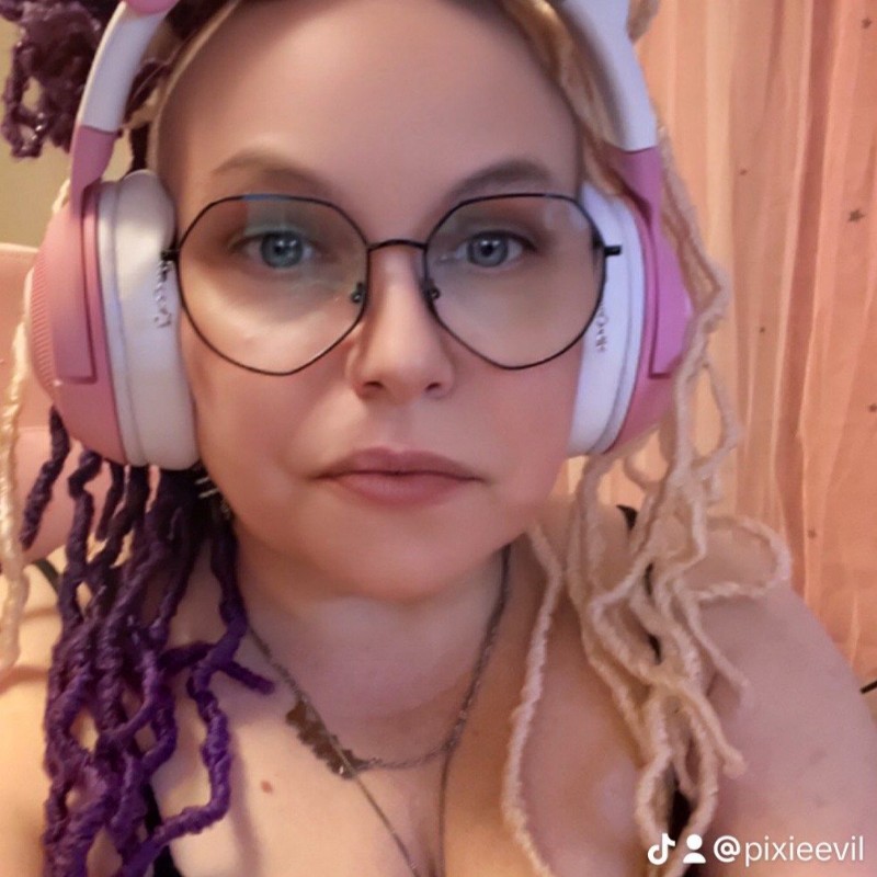 Pixie Evil (@thepixieevil) | Snapchat Stories, Spotlight & Lenses