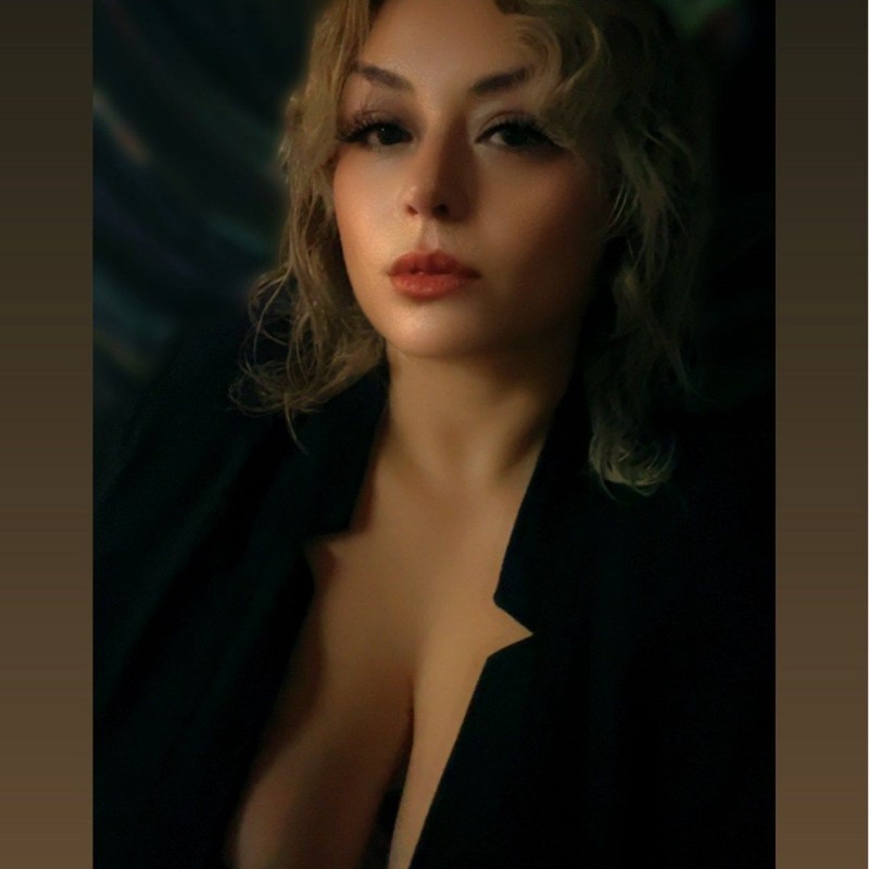 Sunny Rayo (@therealsunnyray) | Snapchat Stories, Spotlight & Lenses