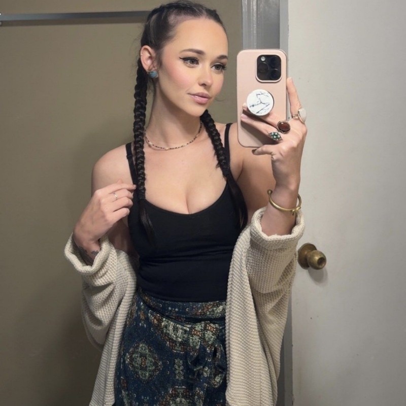 Caroline (@tiny.mama) | Snapchat Stories, Spotlight & Lenses