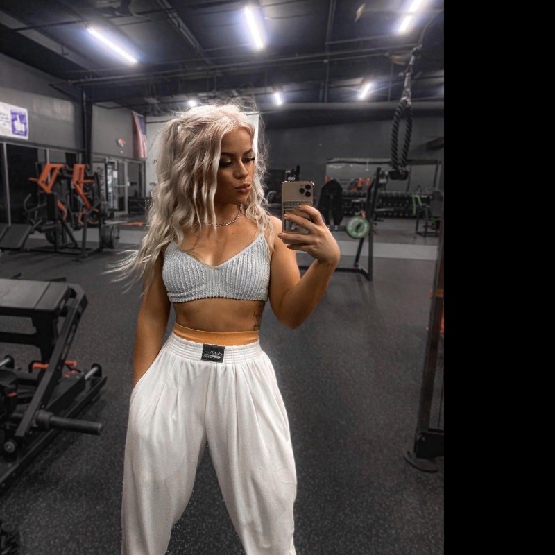 Alex Dunbar(@tinyalley) | เรื่องราว Snapchat ตลอดจน Spotlight และเลนส์