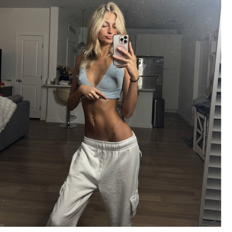 titi (@titigirlyy2) | Snapchat Stories, Spotlight & Lenses