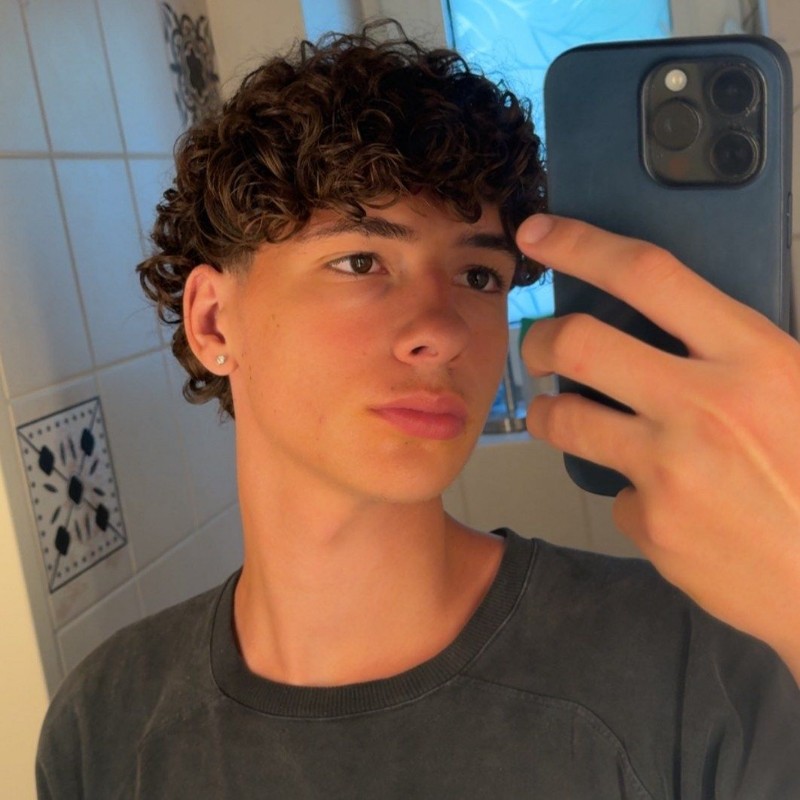 Tony Taylor (@tonytaylorx) | Snapchat Stories, Spotlight & Lenses