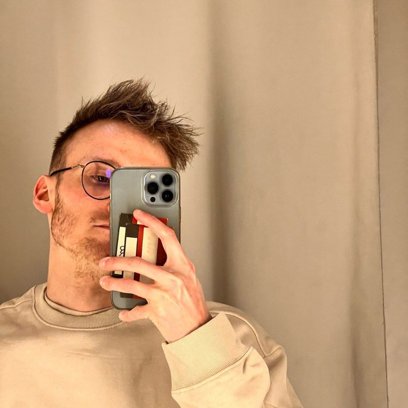 ST (@tout1_art) | Snapchat Stories, Spotlight & Lenses