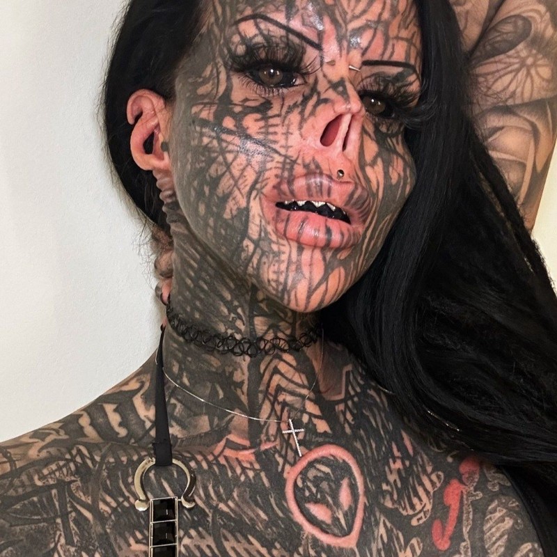 Toxii Bodymod (@toxiibodymod) | Snapchat Verhalen, Spotlight en Lenzen