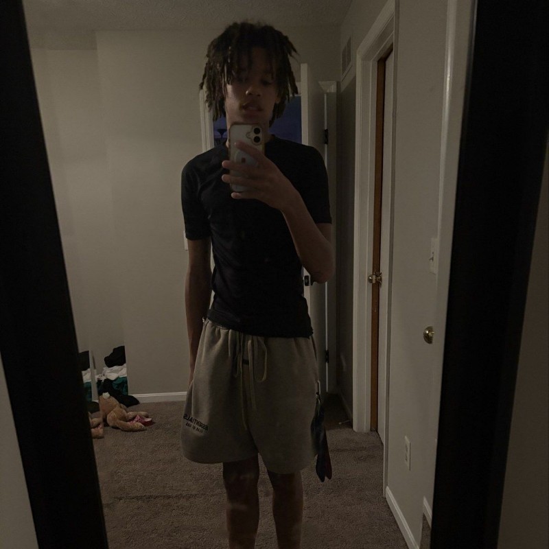 aj (@twizzy-aj) | Snapchat Stories, Spotlight & Lenses