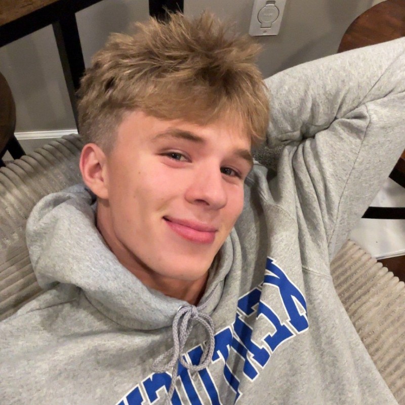 noah (@twizzynoahhh) | Snapchat Stories, Spotlight & Lenses