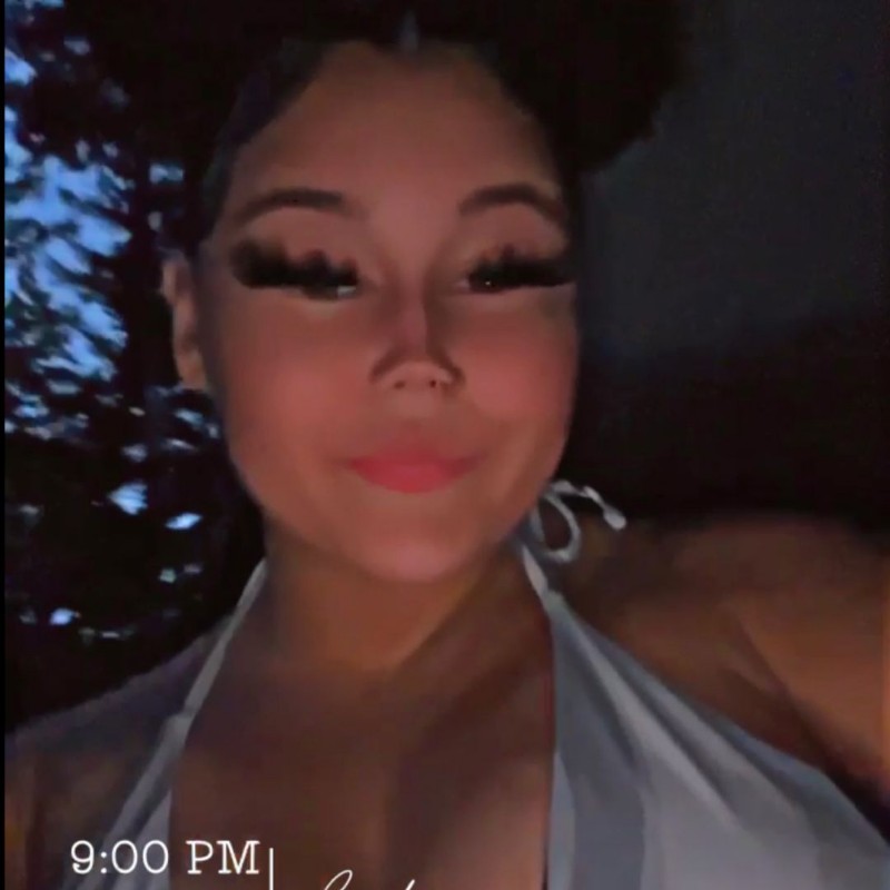 T (@ur_shawty555) | Snapchat Stories, Spotlight & Lenses