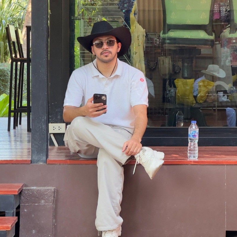 في عادل | V_3DEL (@v_3del) | Snapchat Stories, Spotlight & Lenses