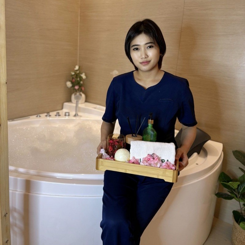 Vanida (short hair) (@vanida_va) | Snapchat Stories, Spotlight & Lenses