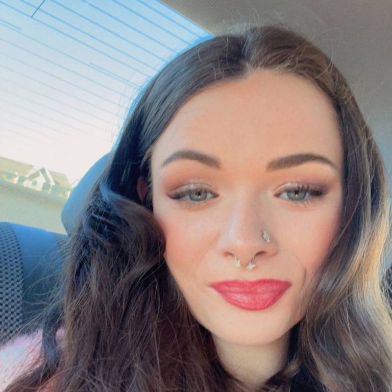 Vee (@vianneyo) | Snapchat Stories, Spotlight & Lenses