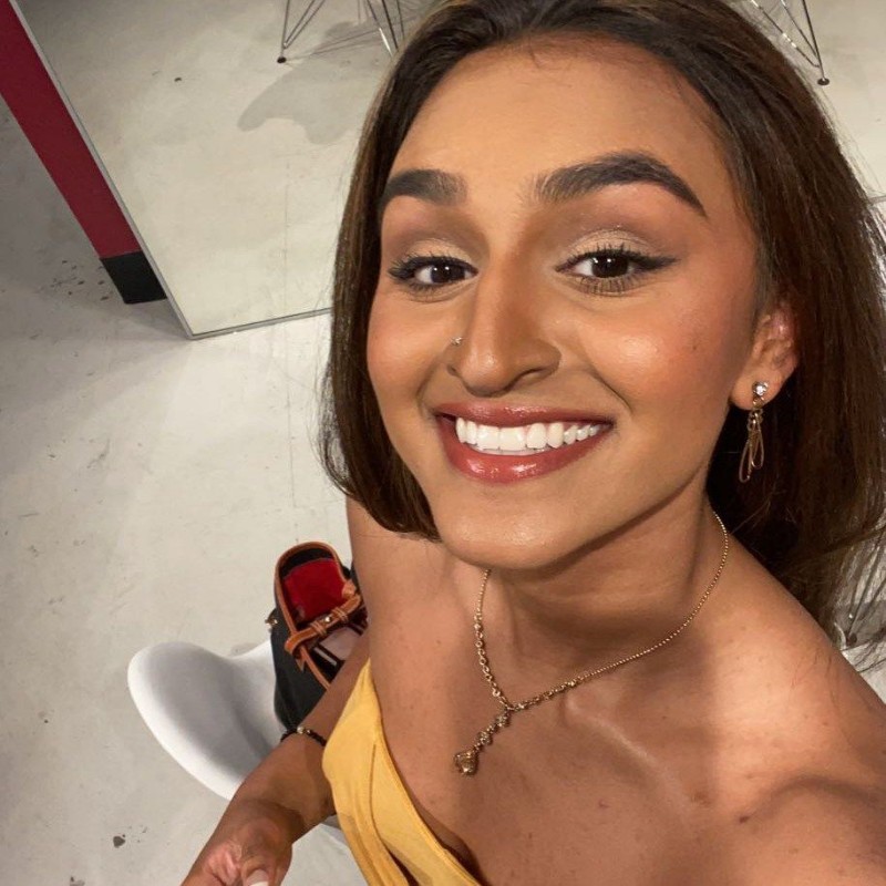 victoria🌻 (@victoriaa.patel) | Snapchat Stories, Spotlight & Lenses