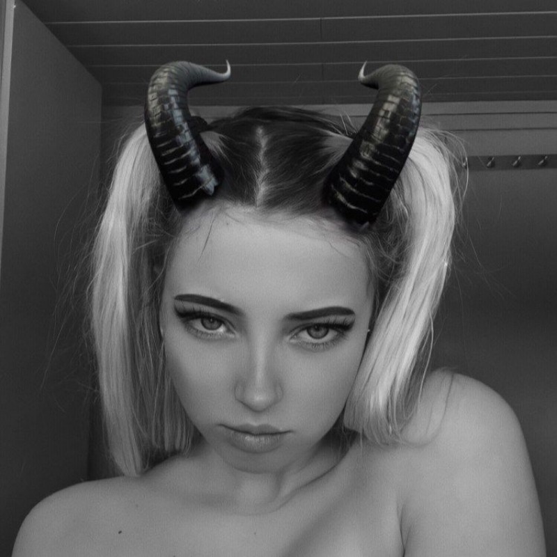 Vikkzy (@vikkijosdal) | Snapchat Stories, Spotlight & Lenses