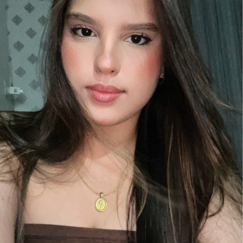 Vitoria Miranda (@vitoriavsecrets) | Snapchat Stories, Spotlight & Lenses