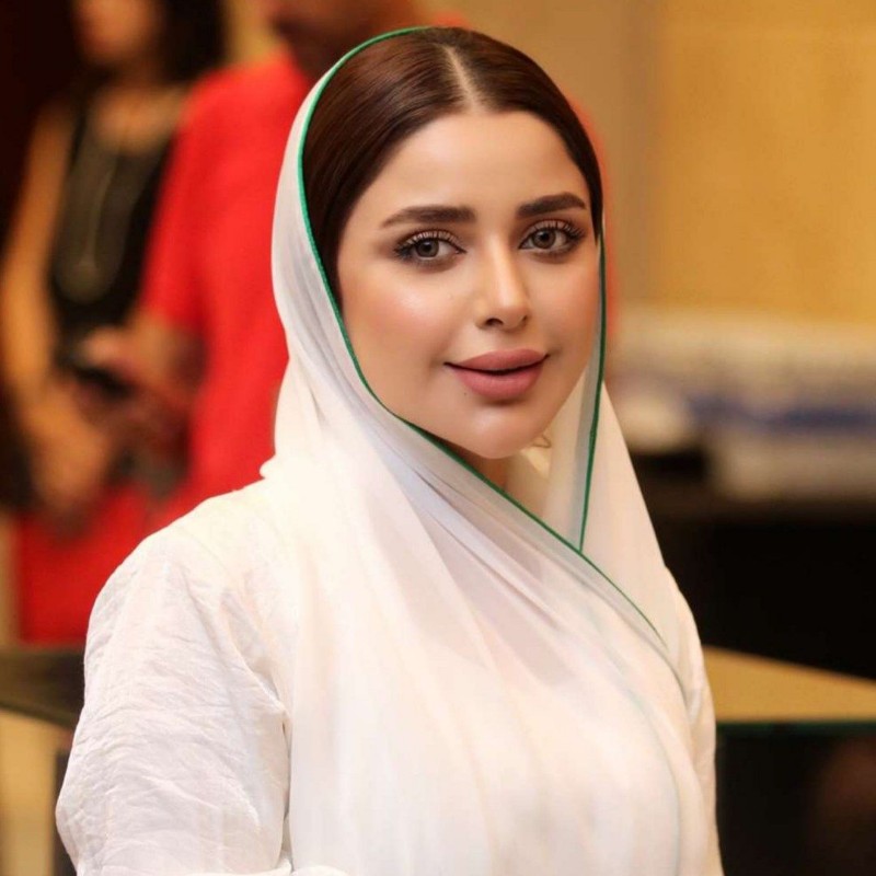 واو🎙📻🇴🇲 (@wafa_albalucchi) | Snapchat Stories, Spotlight & Lenses