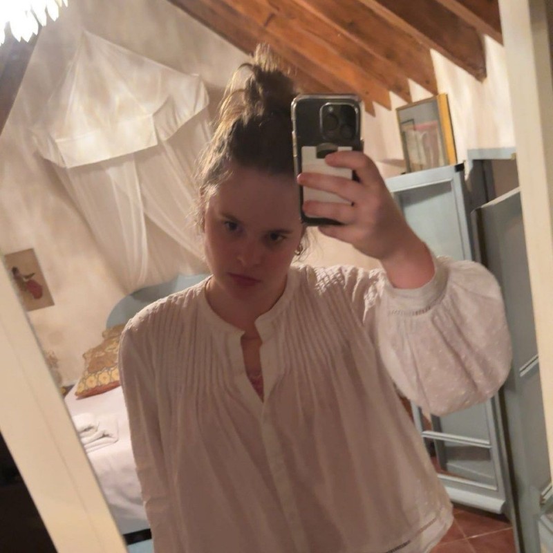 Louise 🦔 (@weezy_atit) | Snapchat Stories, Spotlight & Lenses