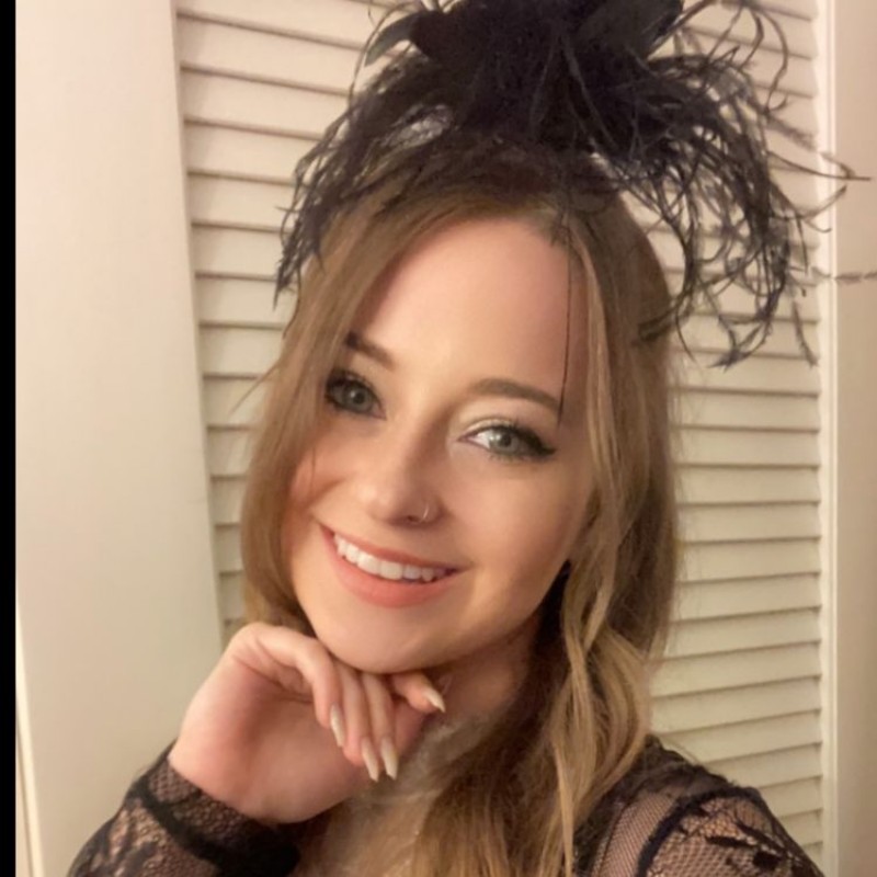 Liz 👑 (@weis_ellie) | Snapchat Stories, Spotlight & Lenses