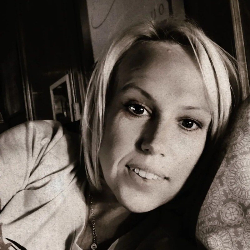 Jenn Martin (@wifeeee77) | Snapchat Stories, Spotlight & Lenses