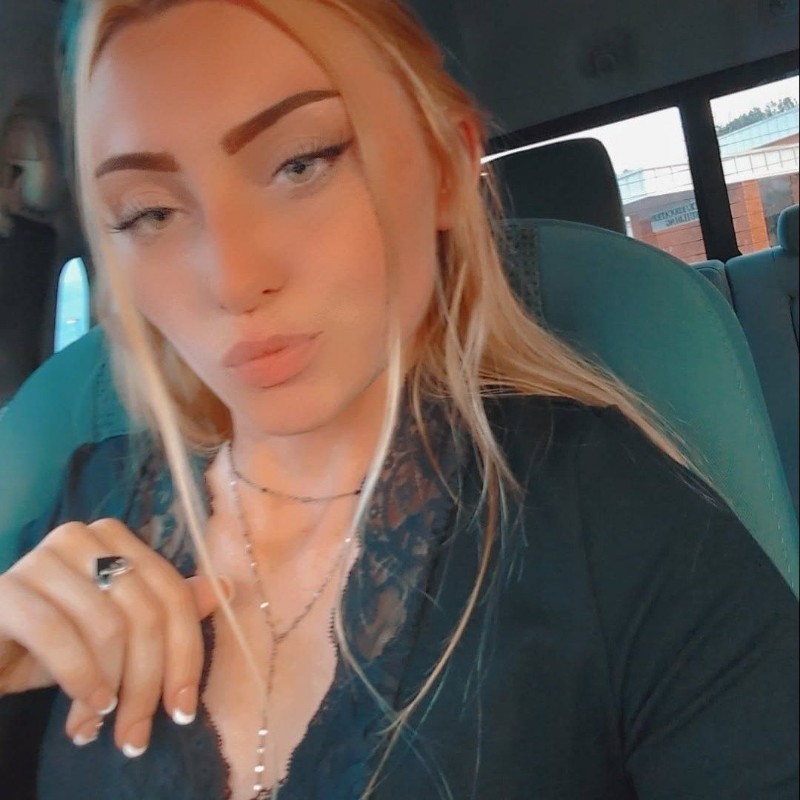 Winter (@winterharbin) | Snapchat Stories, Spotlight & Lenses