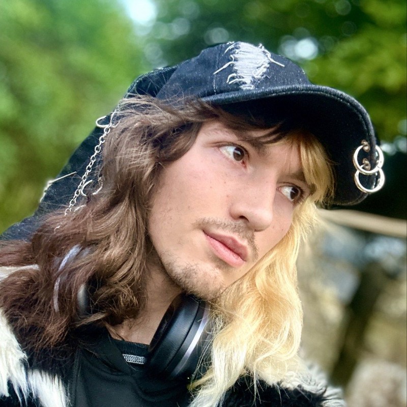 Regina 🌙 (@witchgina) | Snapchat Stories, Spotlight & Lenses