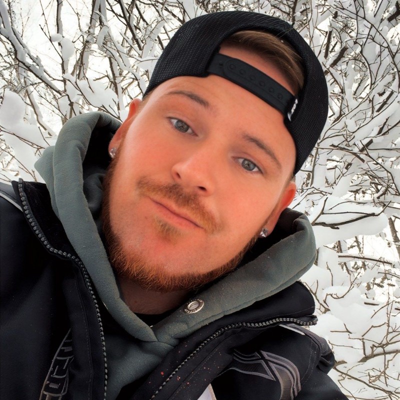 Levi Russell (@workaholic_1993) | Snapchat Stories, Spotlight & Lenses