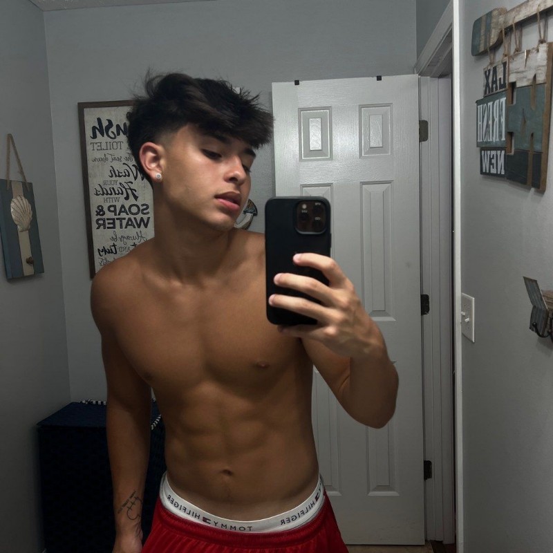 Alan Cruz (@worship_alan) | Snapchat Stories, Spotlight & Lenses