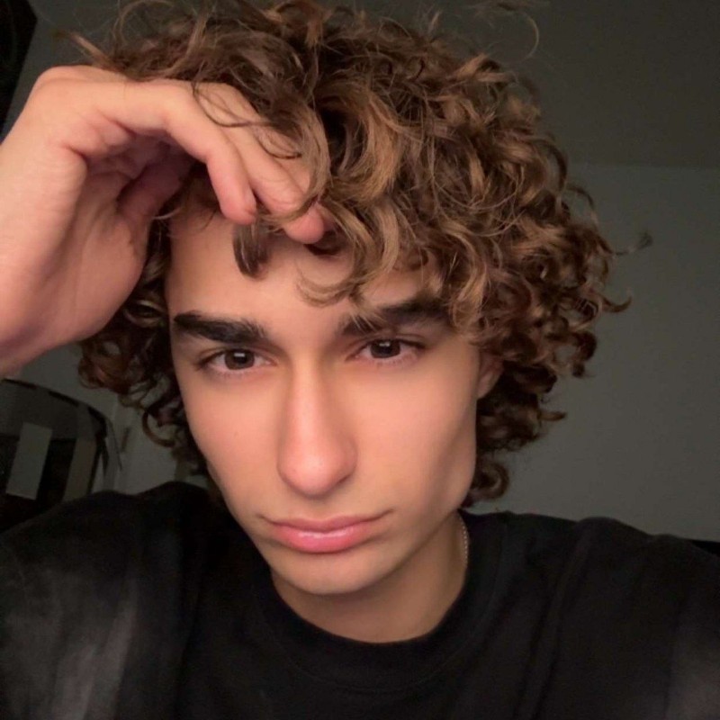 Samski🦦 (@wyasamuel) | Snapchat Stories, Spotlight & Lenses