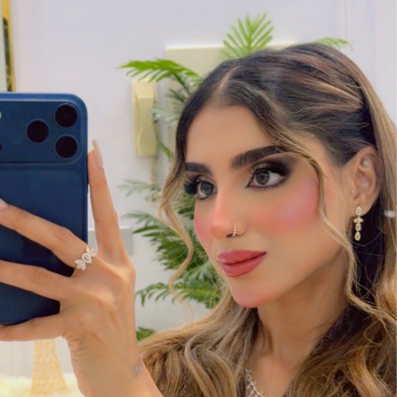 ALHANOUF | الهنوف (@xhh99880) | Snapchat Stories, Spotlight & Lenses