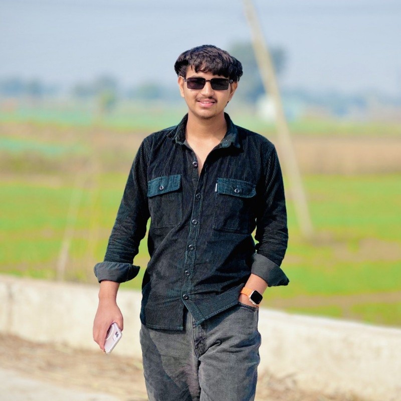 𝕐𝕒𝕤𝕙 𝕐𝕒𝕕𝕒𝕧 (@yash.4439x) | Snapchat Stories, Spotlight & Lenses