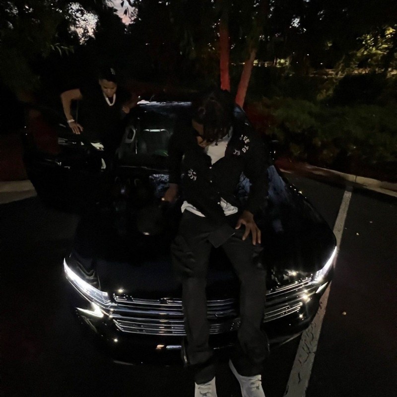 Mikeyyy (19+) (@yngm_mike) | Snapchat Stories, Spotlight & Lenses