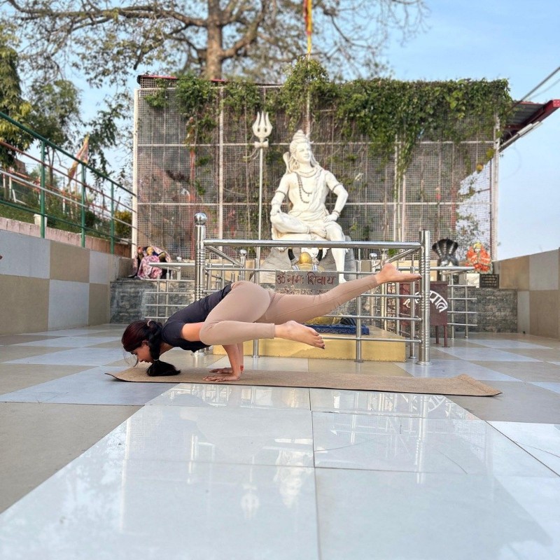 Neetu Gupta (@yogawithneetu) | Snapchat Stories, Spotlight & Lenses