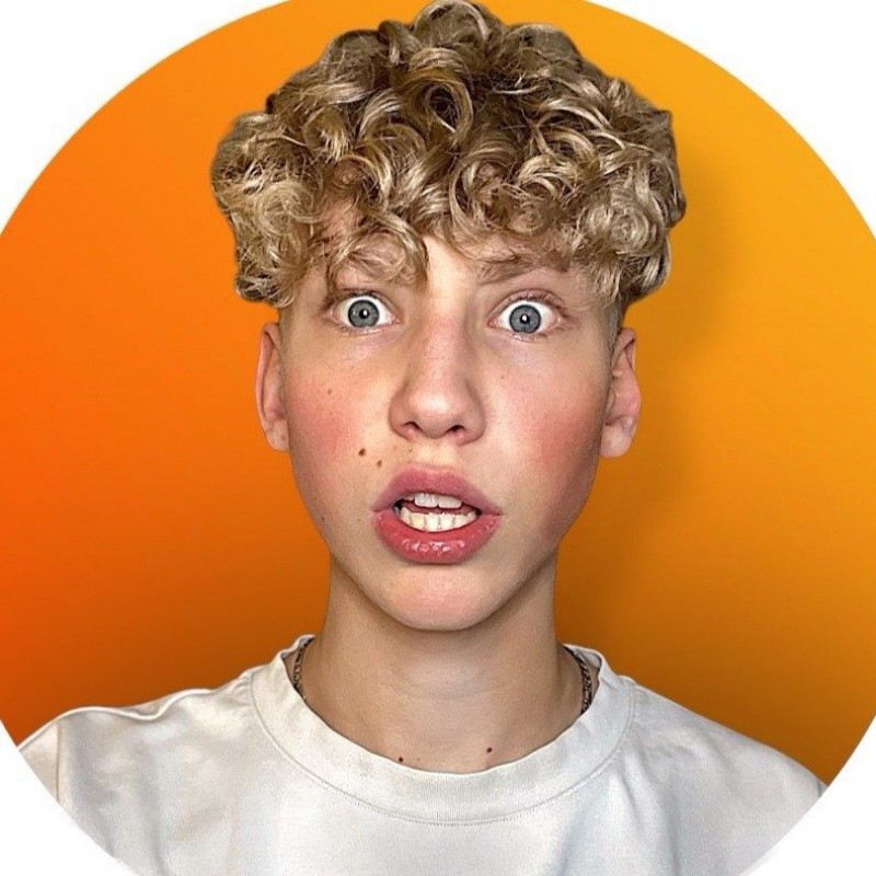 Youry (@youry_ro) | Snapchat Stories, Spotlight & Lenses