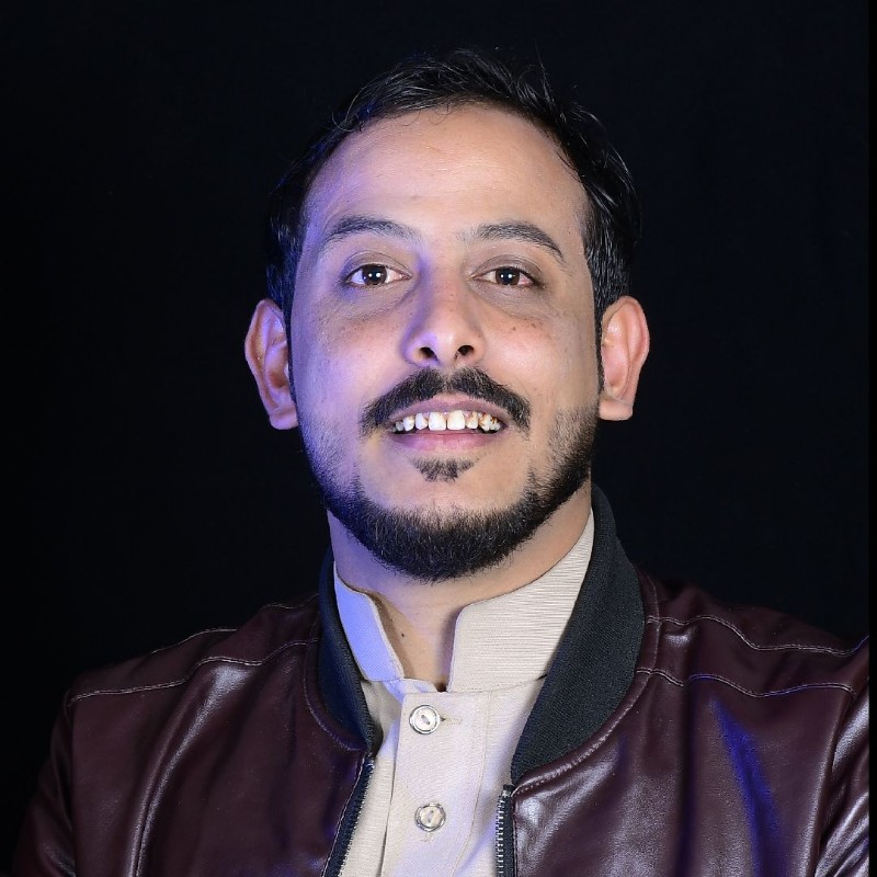 الشاعر يوسف شذان (@yousef_shathan) | Snapchat Verhalen, Spotlight en Lenzen