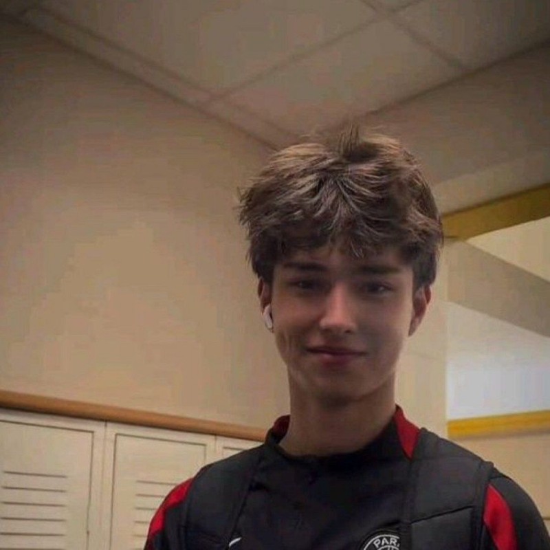 Zach Bat (@zach251899) | Snapchat Stories, Spotlight & Lenses