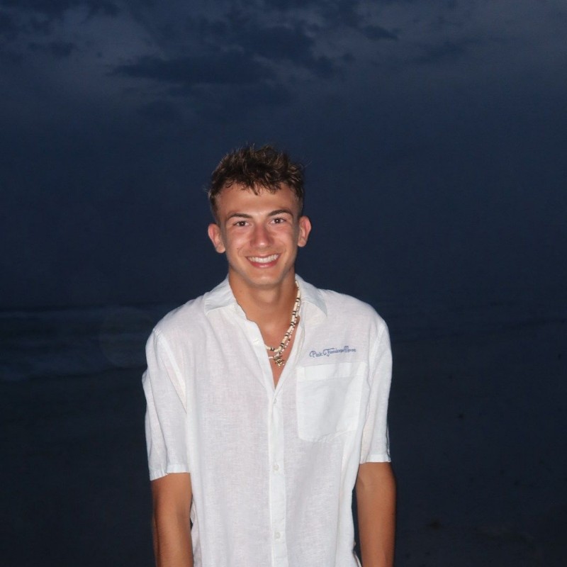 Zach Burns (@zachburns0) | Snapchat Stories, Spotlight & Lenses