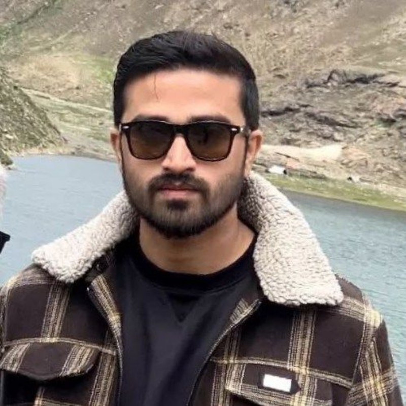 Zeeshan Javed Malik (@zee_jav) | Snapchat Stories, Spotlight & Lenses