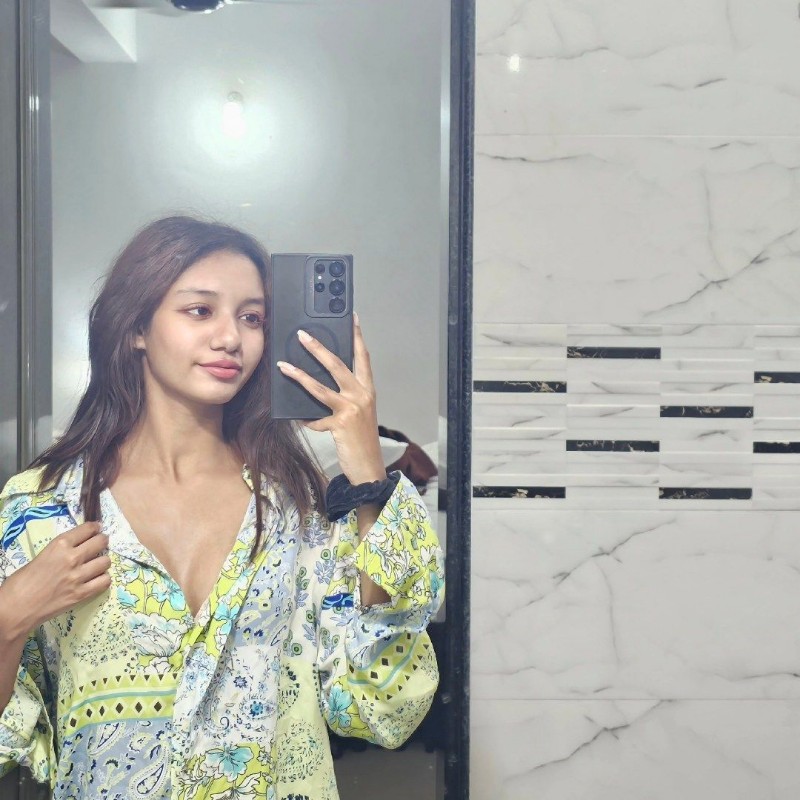 Zelia Rodrigues (@zeliaholic) | Snapchat Stories, Spotlight & Lenses
