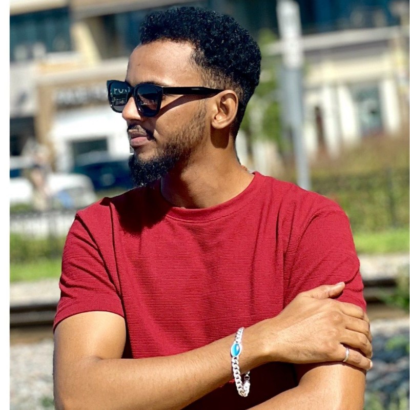 Exclusive_Man🇸🇴🇺🇸 (@zeyn-mo) | Snapchat Stories, Spotlight & Lenses